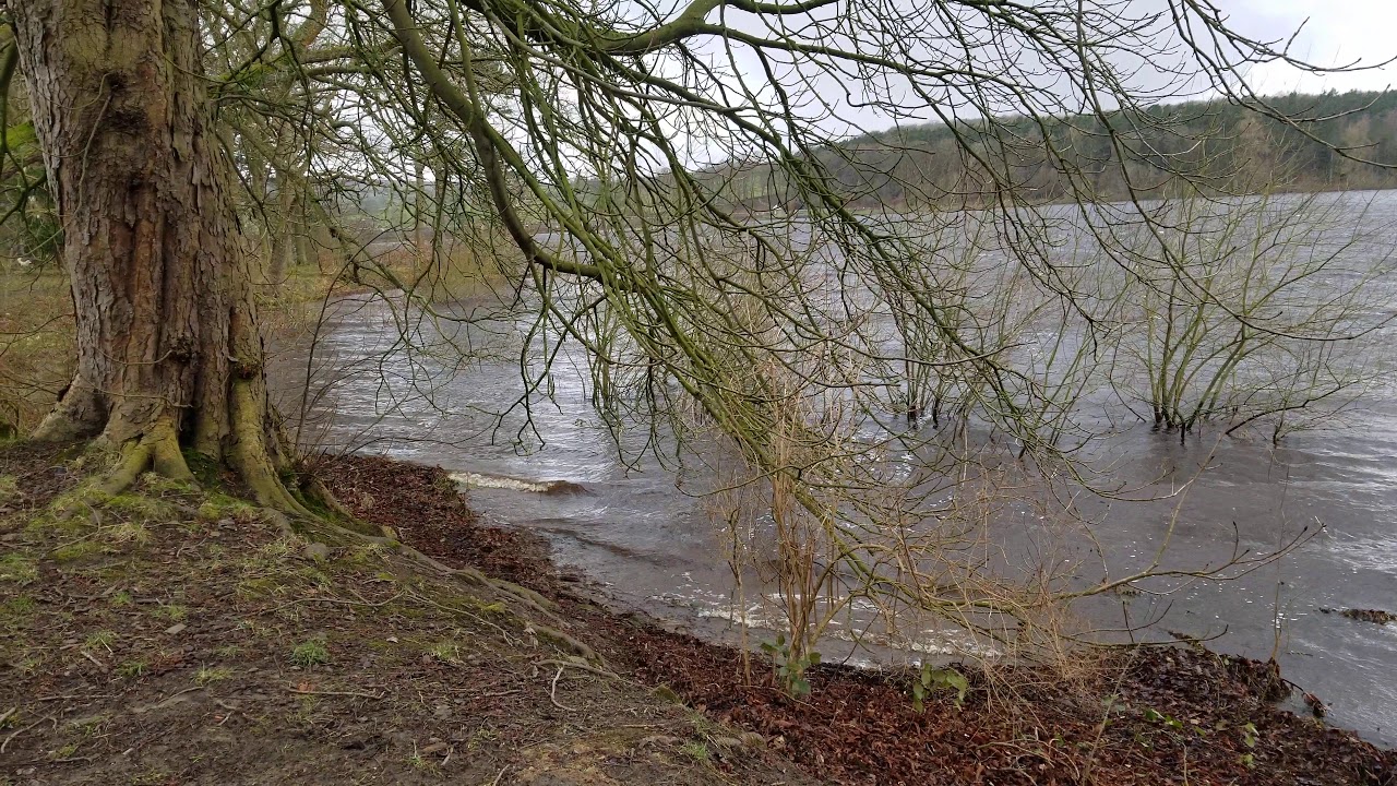 Swinsty reservoir sideways waves - YouTube