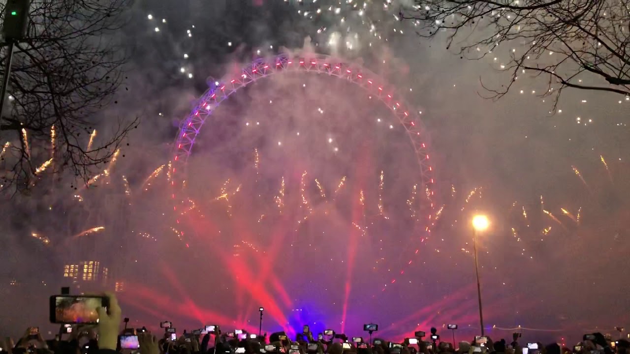 New year eve firework in London 2020 - YouTube