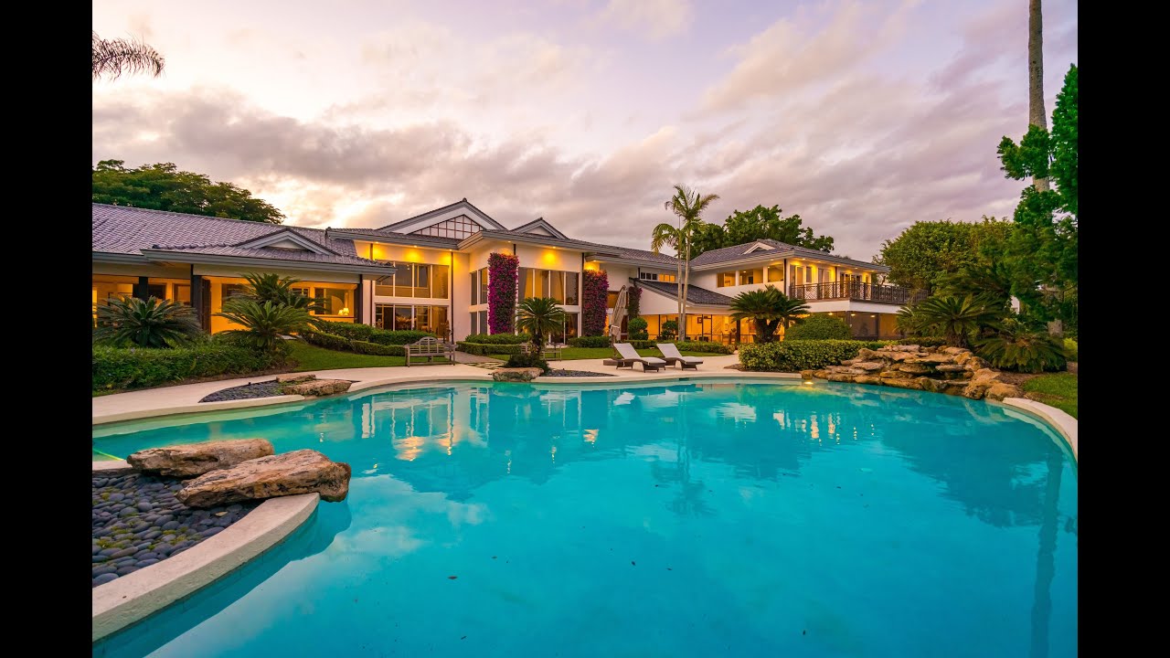 Lakefront home for sale in The Enclave-1449 Enclave Circle, West Palm ...