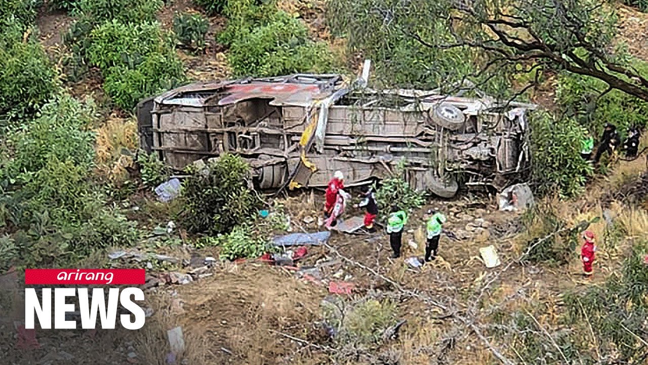 At least 24 killed in Peru bus crash - YouTube
