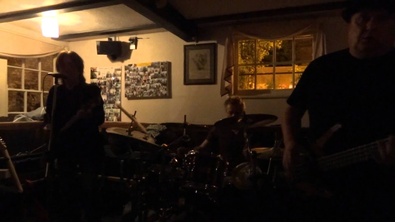 Geoff Everett Band in HD - Push me too far - YouTube