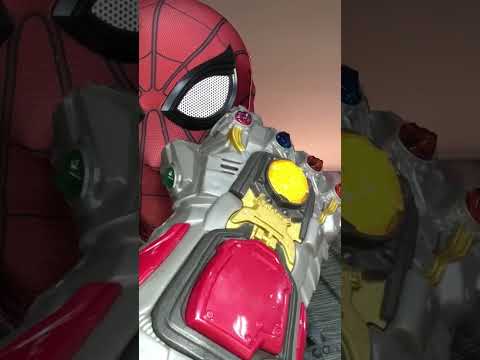 Spiderman avengers try’s wearing infinity gauntlet - YouTube