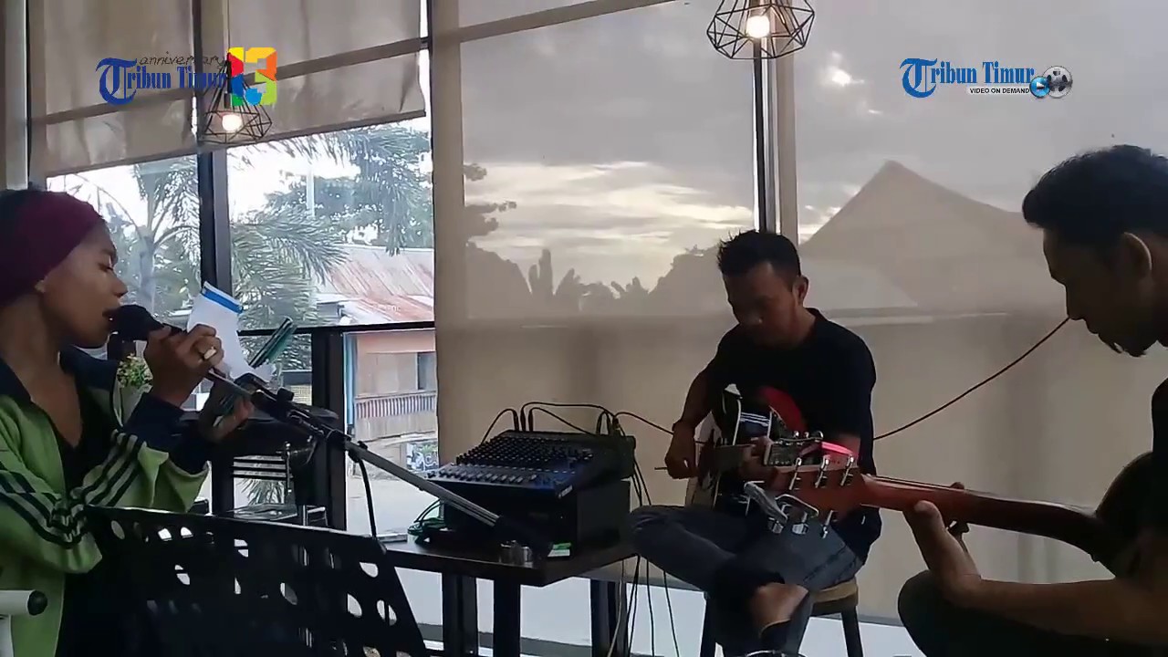 Kerennya Live Musik Akustik di Kafe Ini - YouTube