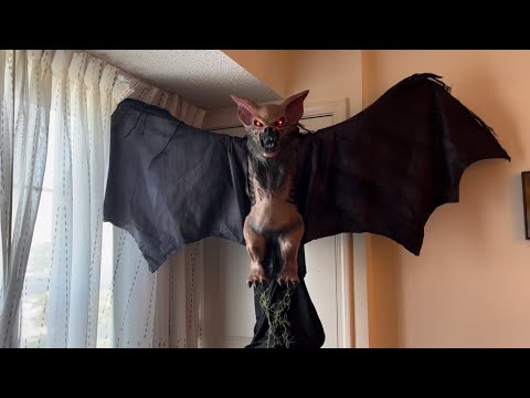 Spirit Halloween 2023 Desmodus animatronic demo - YouTube