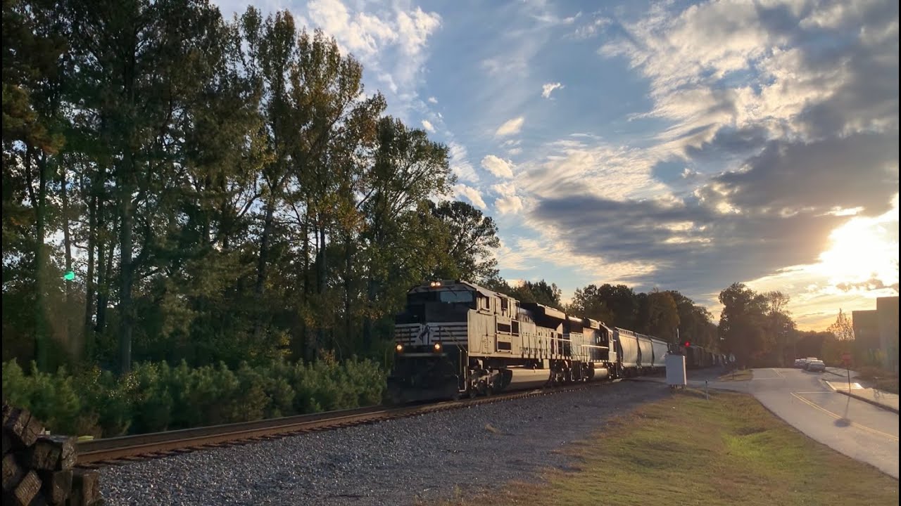NS 1120 Leads P72 (NB) Thru Norcross, GA 10/31/2023 - YouTube