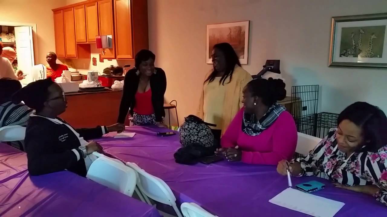 Family Singing Around the Table - YouTube