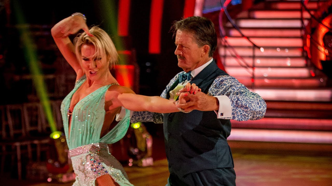 Tim Wonnacott & Natalie Lowe dance to ‘Shop Around’ - Strictly Come ...