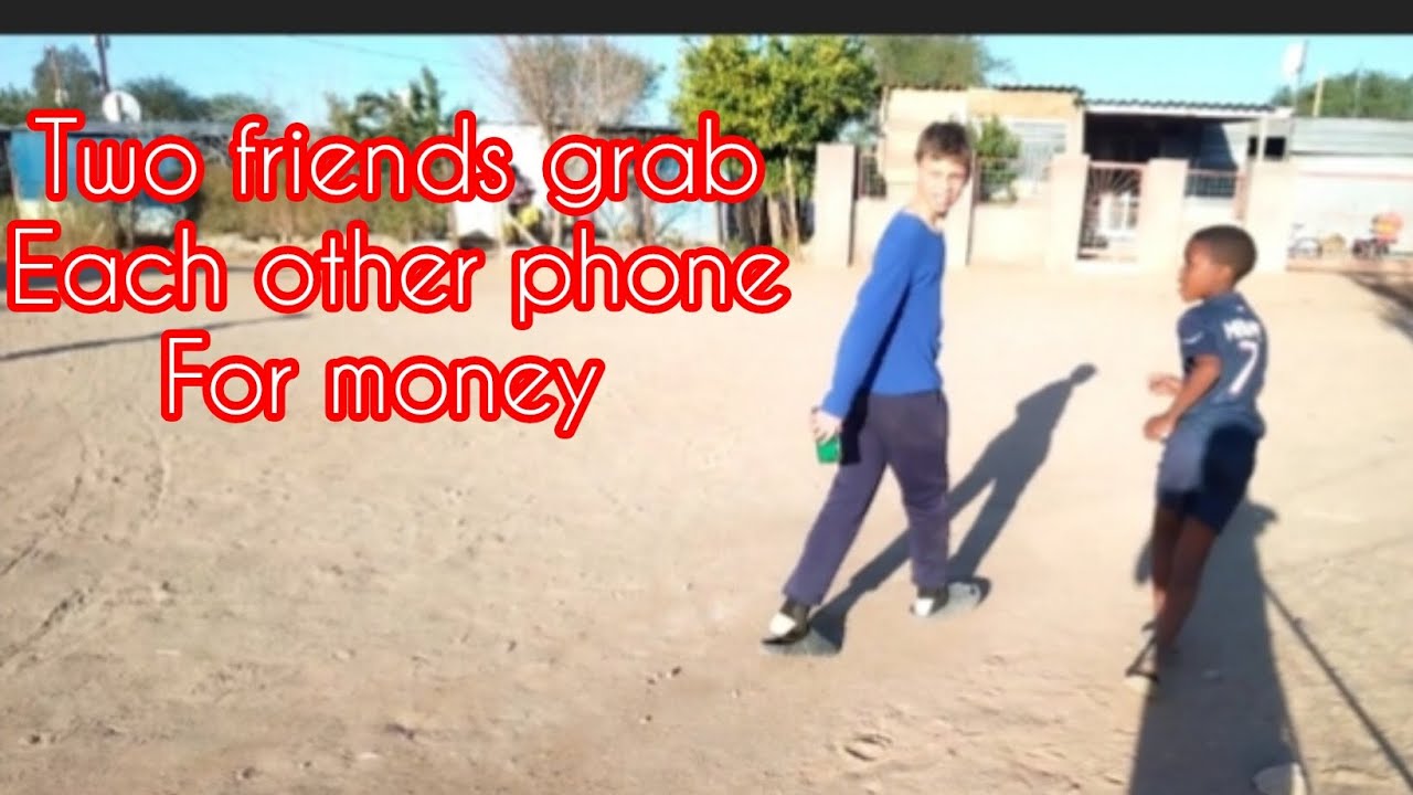 Two friends grab someones phone (Kort verhaal) - YouTube