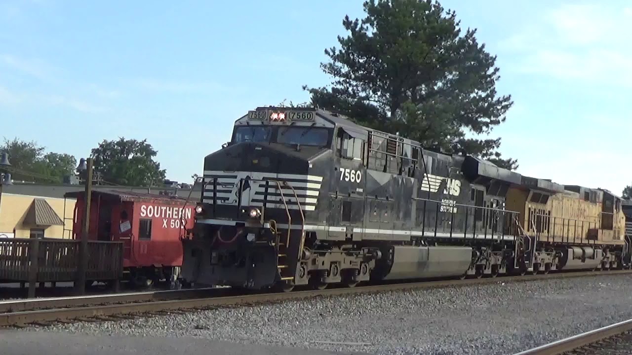 NS TRAIN WITH NS #7560 ES40DC HORSE HEAD NORTH BOUND MIXED FREIGHT - YouTube