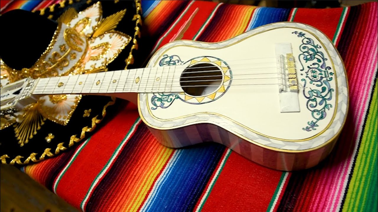 LA CHITARRA DI COCO - RICORDAMI, omaggio alla Disney - YouTube