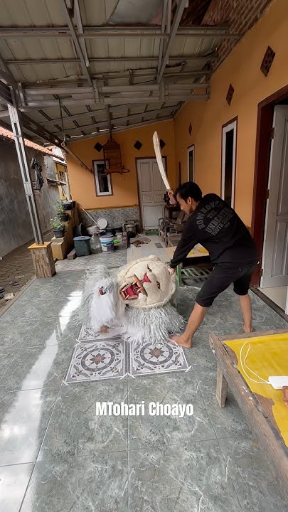 Cewek cantik dikejar can macanan bapaknya ngamuk bawa pedang - YouTube
