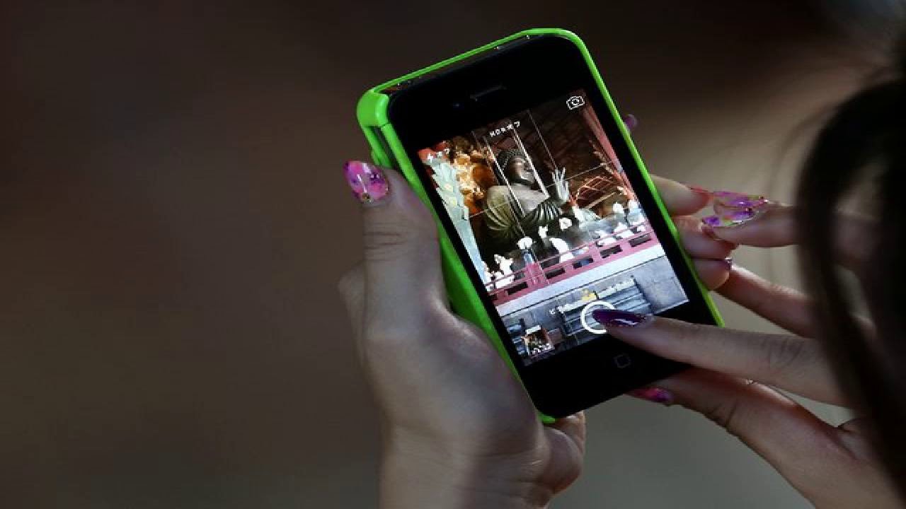 Advantages and Disadvantages of the iPhone - YouTube