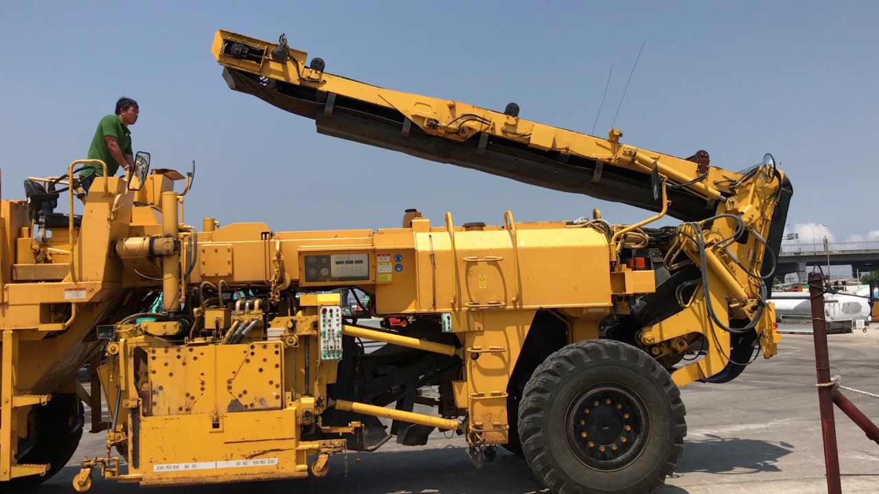 SAKAI ER550F COLD MILLING MACHINE YR 2003 - YouTube