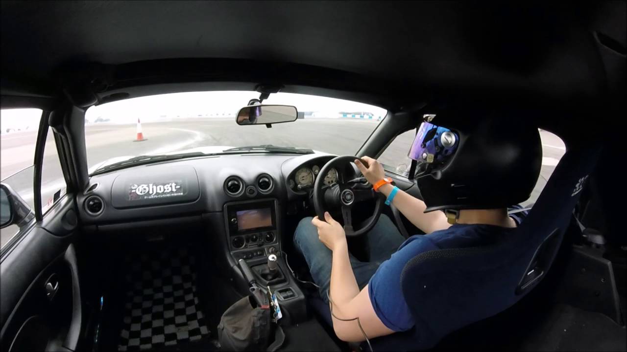 RAW: MAZDA ROADSTER DRIFT AGGRESSIVE ENTRY - YouTube