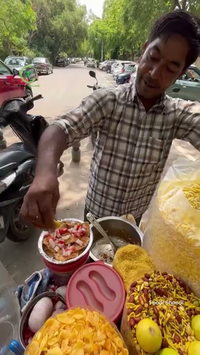 Delhi Man without One Hand Selling Bhel Puri #shorts #streetfood - YouTube