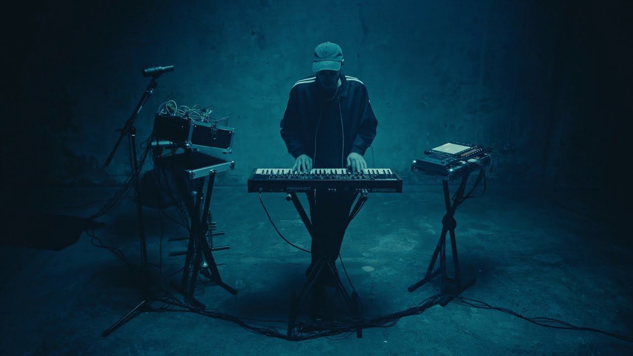 Lawrence Hart - Come In Out Of The Rain (Live) - YouTube