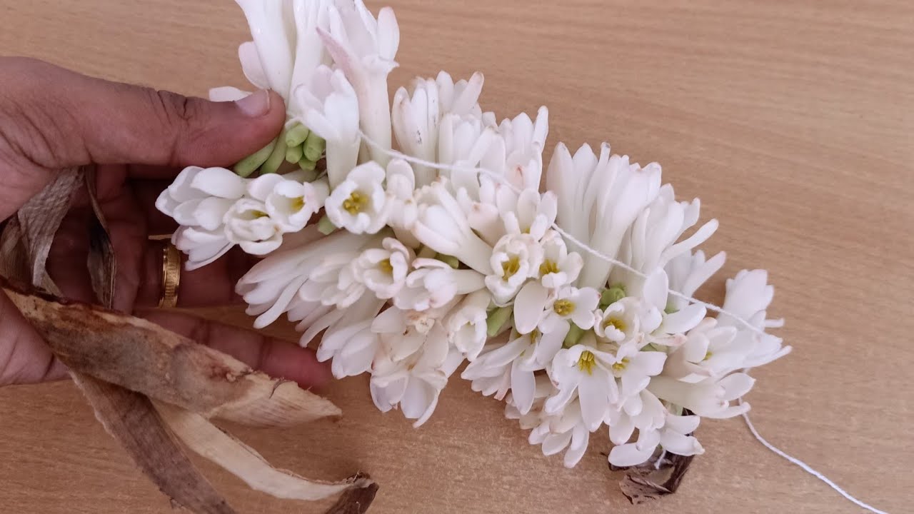 Sampangi flower garland making/how to string sampangi flower easily ...