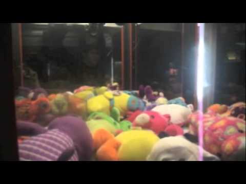 Claw Machine Master: Disney World - YouTube