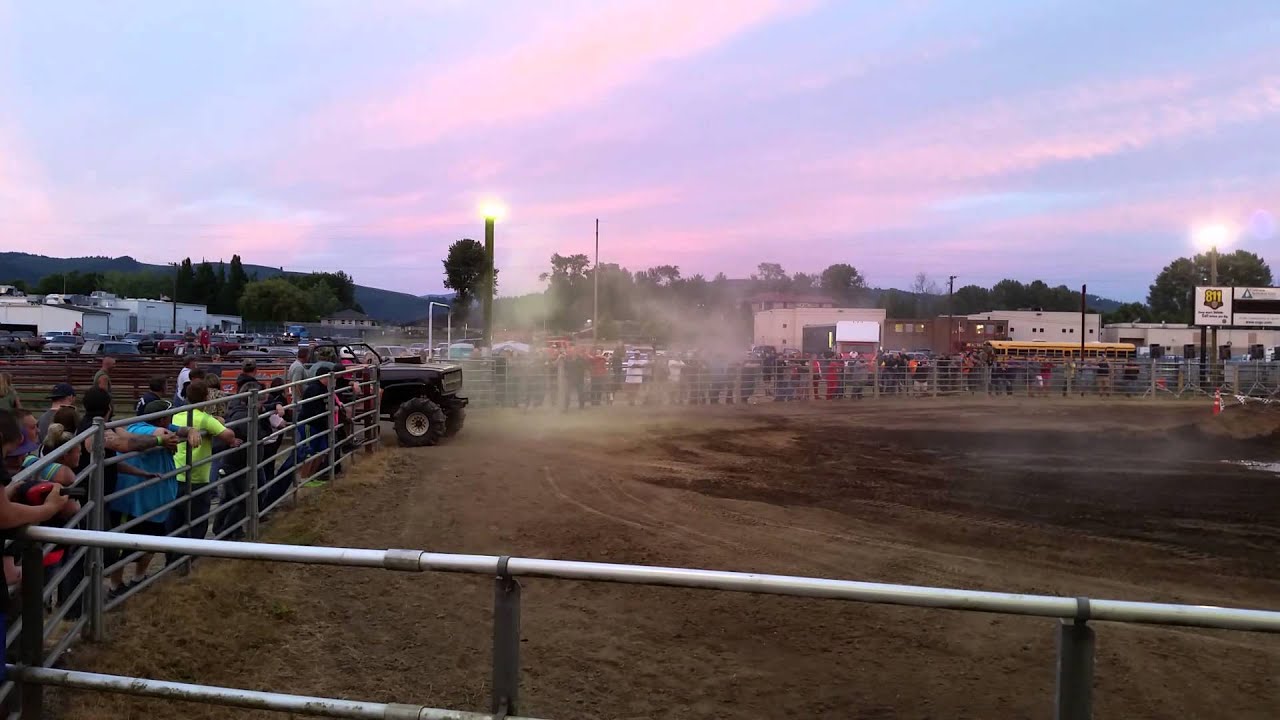 Mud bog queen exhibition run 2015 - YouTube