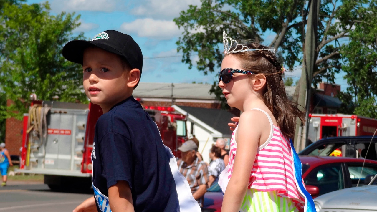 PARADE DAY - Chipman, New Brunswick - Summer Festival 2016 - YouTube
