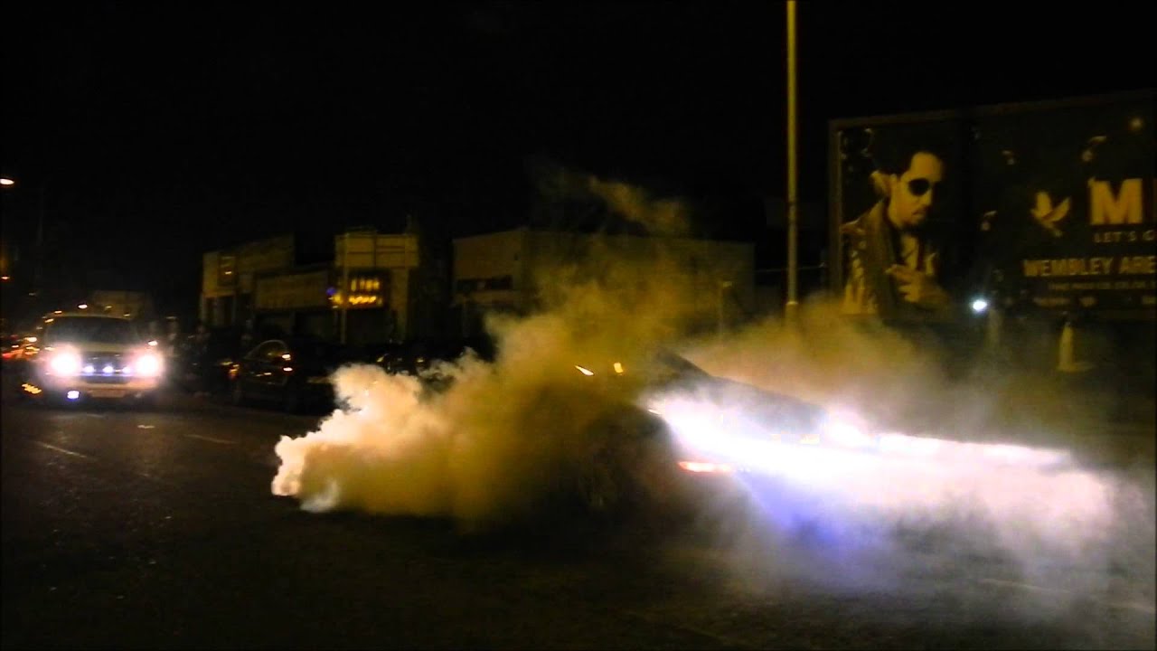 Ace Cafe - Hot Rod Night 2013 Burnout Completion - YouTube