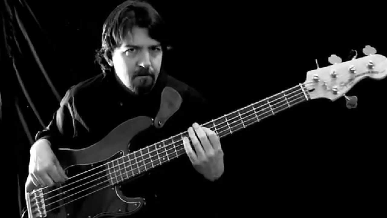Into the void BLACK SABBATH bass cover Eric Kennison - YouTube