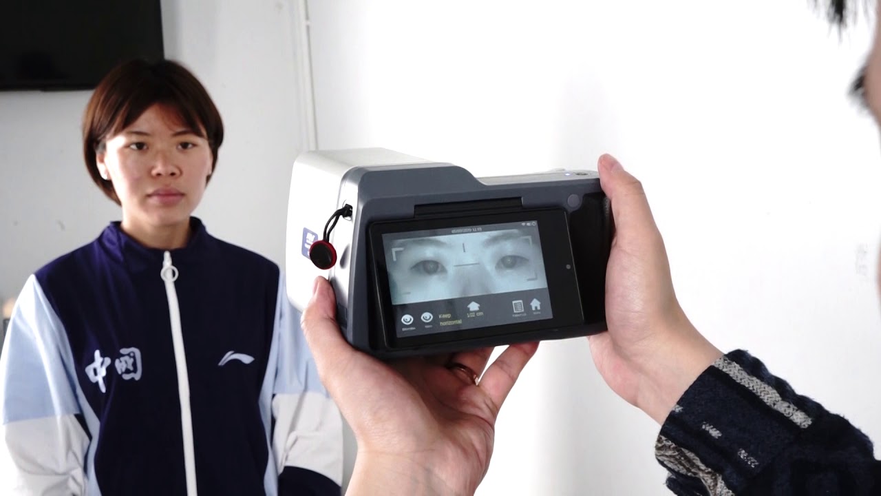 V100 Handheld Vision Screener - YouTube