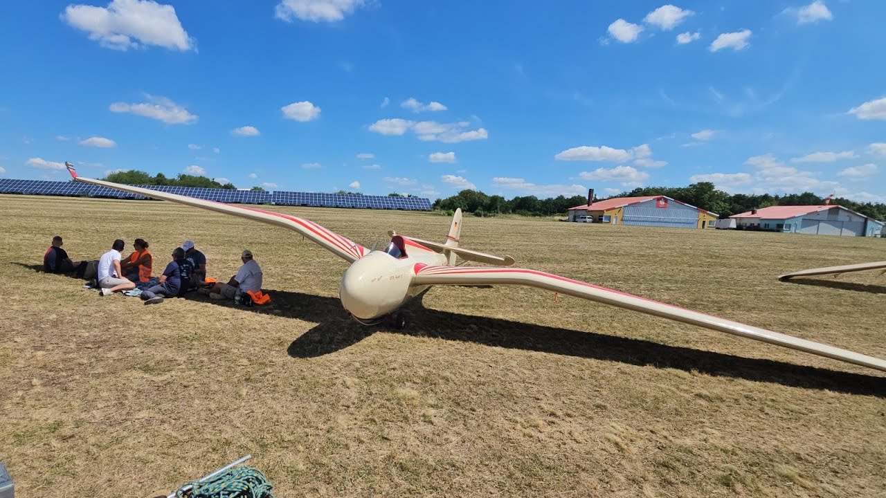 Oldtimer Segelflugzeug Flugshow beim Flugplatzfest Würzburg 2025 - YouTube