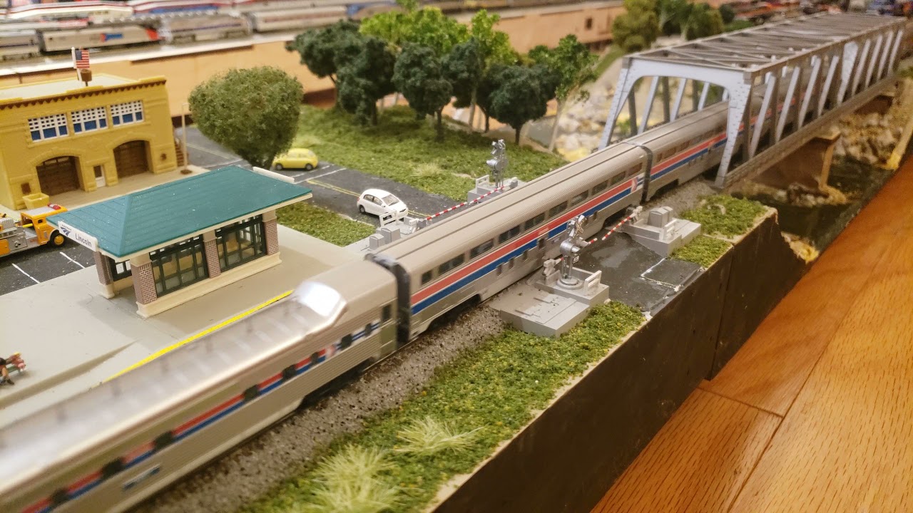 Kato N Scale Amtrak El Capitan - YouTube