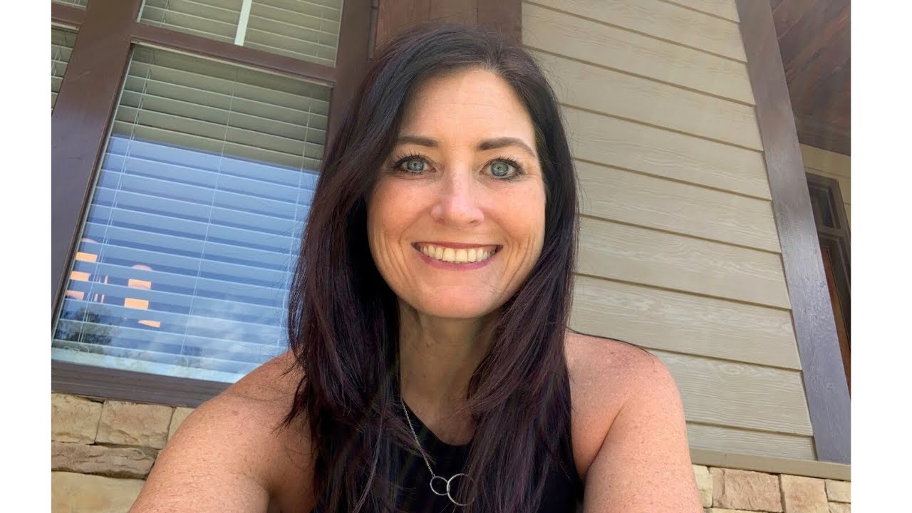 Monday Minute with Sara Ray 4.13.20 - YouTube