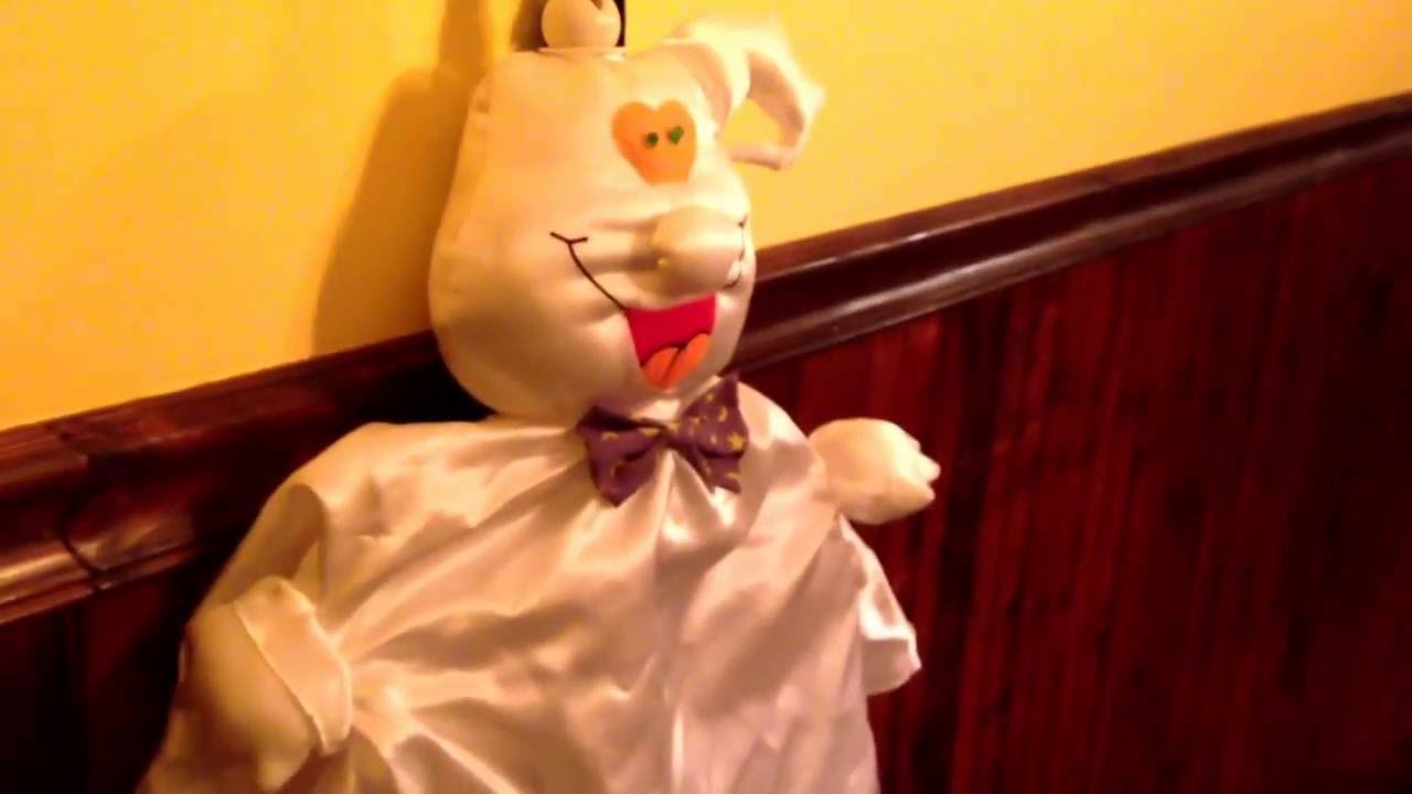Singing ghost - YouTube