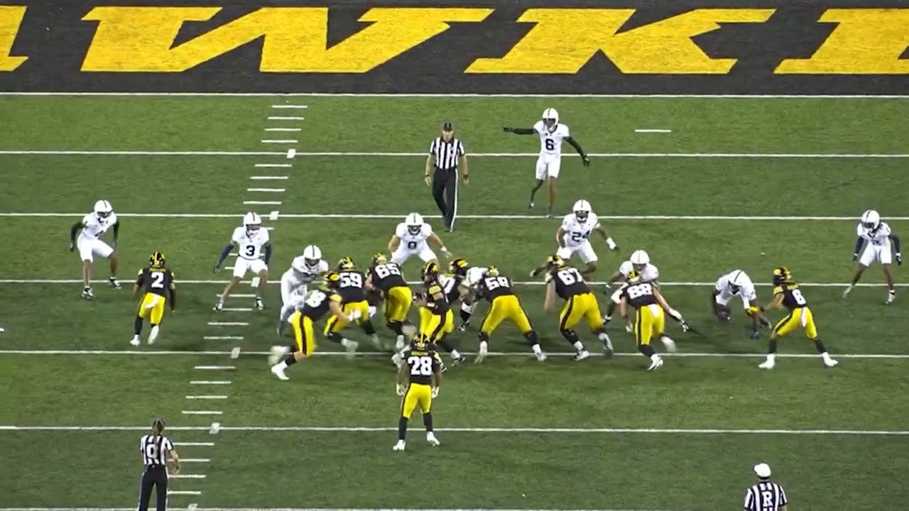Iowa football wins 2025 Joe Moore Award as nation's outstanding O-line
