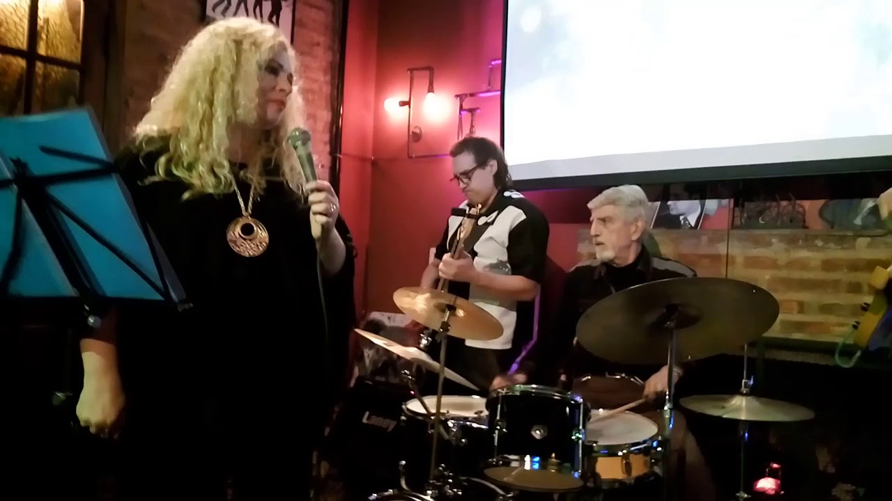 Georgia on My Mind por Sandra Pisani y los Bluemonkers - YouTube