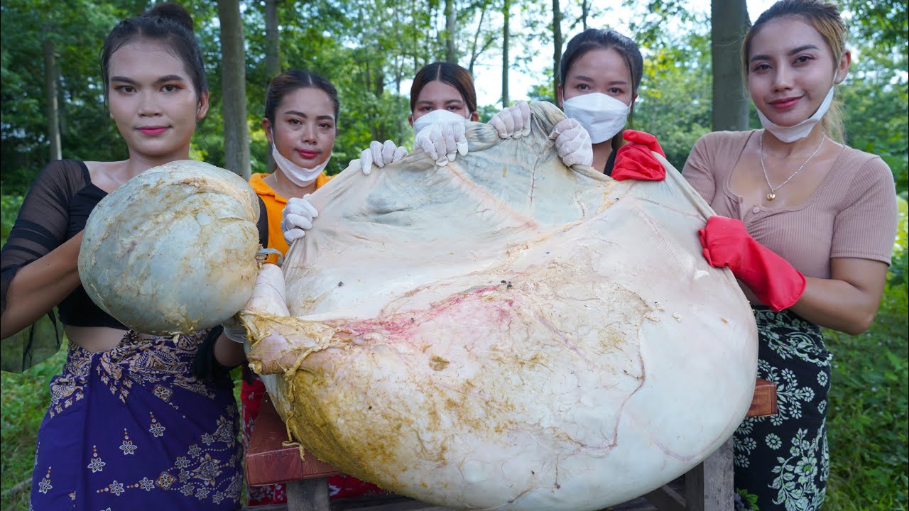 Cook and eat intestine beef with chili soup recipe - Amazing video ...