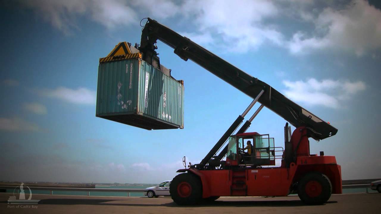 PORT OF CADIZ BAY. RO-RO TRAFFIC - YouTube
