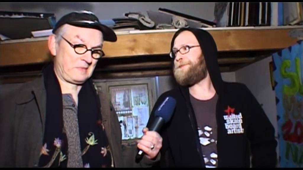 Christopher Griebel im Atelier von Artur Lesniewicz in Haus 49 - YouTube