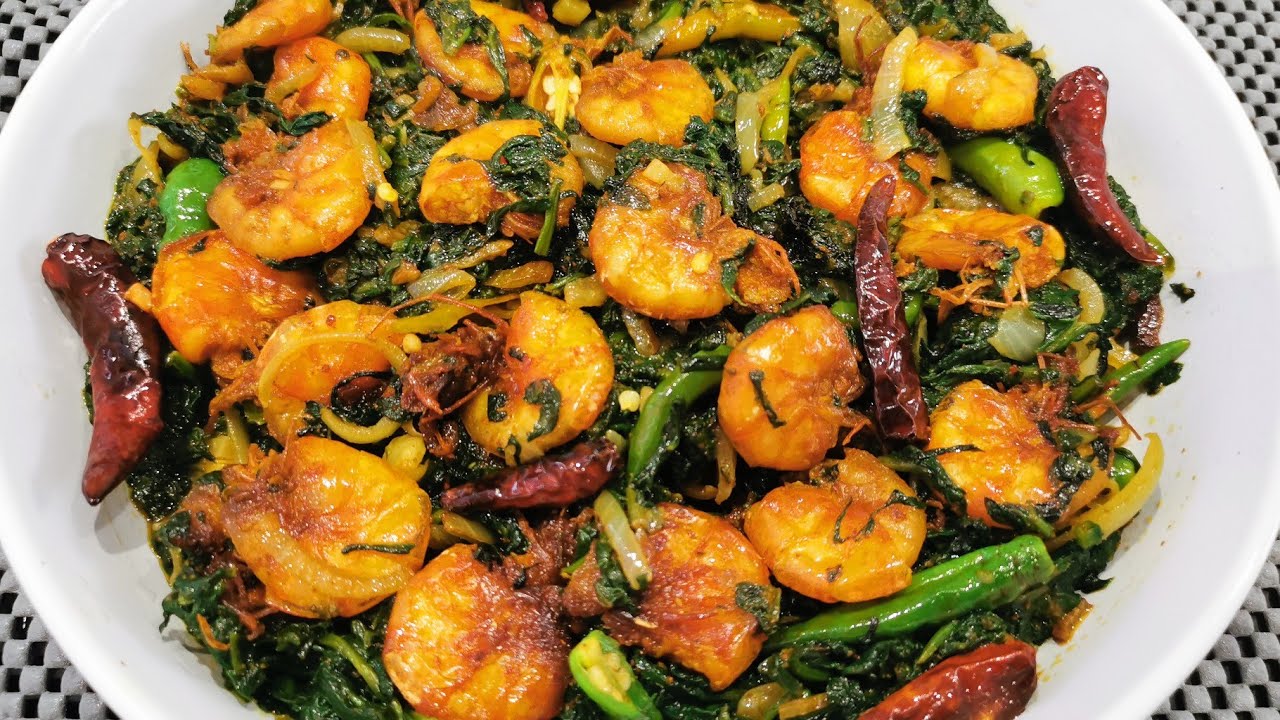 Chingri fish with Spanish Shak Recipe || চিংড়ি মাছ দিয়ে পালং শাক ...