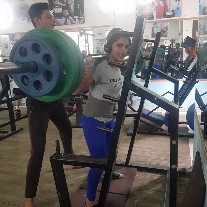 75kg squats at 52kg bodyweight - YouTube