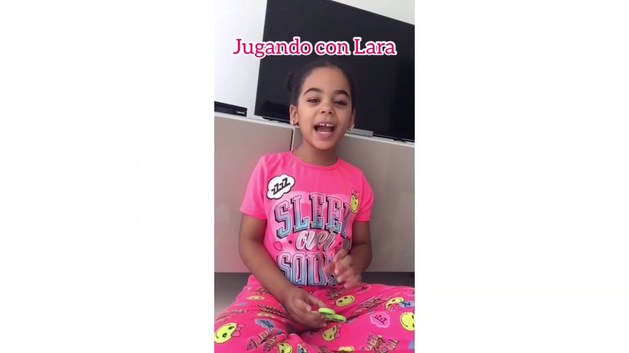 JUGANDO CON LARA- Jugando con mis muñecas - YouTube