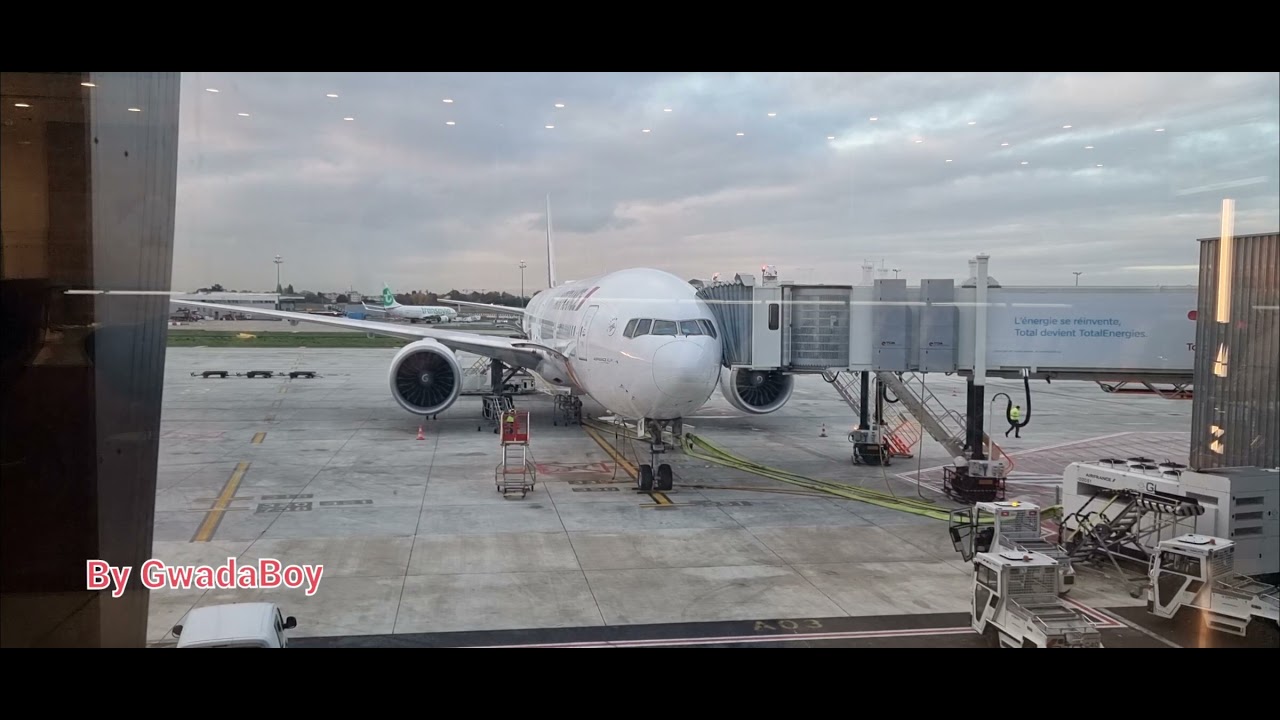Boeing 777-300ER Air France preparation vol AF776 to PTP - YouTube