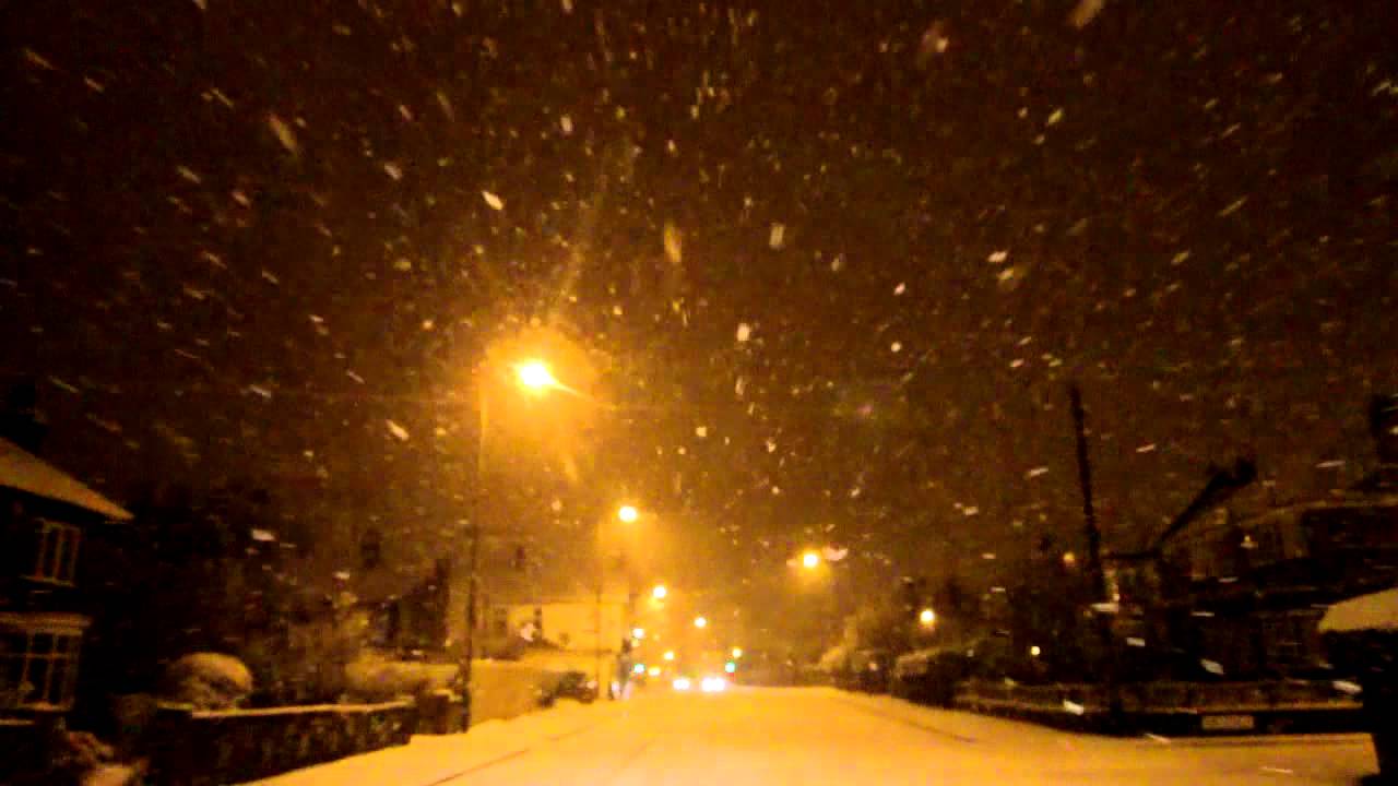 HD SNOWFALL IN SLOW MOTION - YouTube
