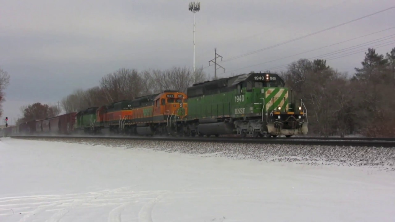 Four BNSF SD40-2s on the DILNTW - YouTube