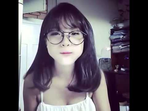 Hot girl chơi trò Chubby Bunny bựa =))