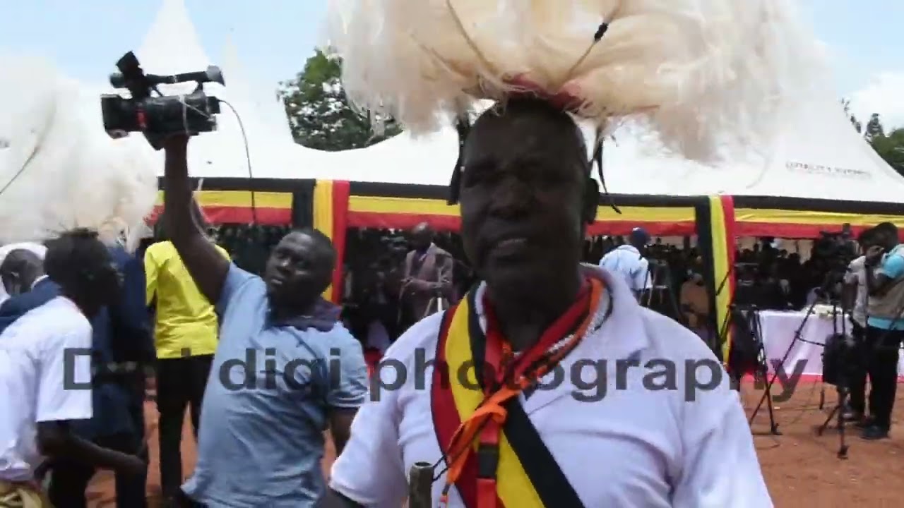 Bwola dance the Acholi traditional Royal Dance - YouTube