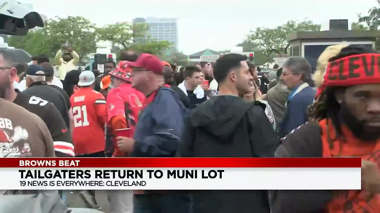 Tailgaters return to the Muni Lot - YouTube