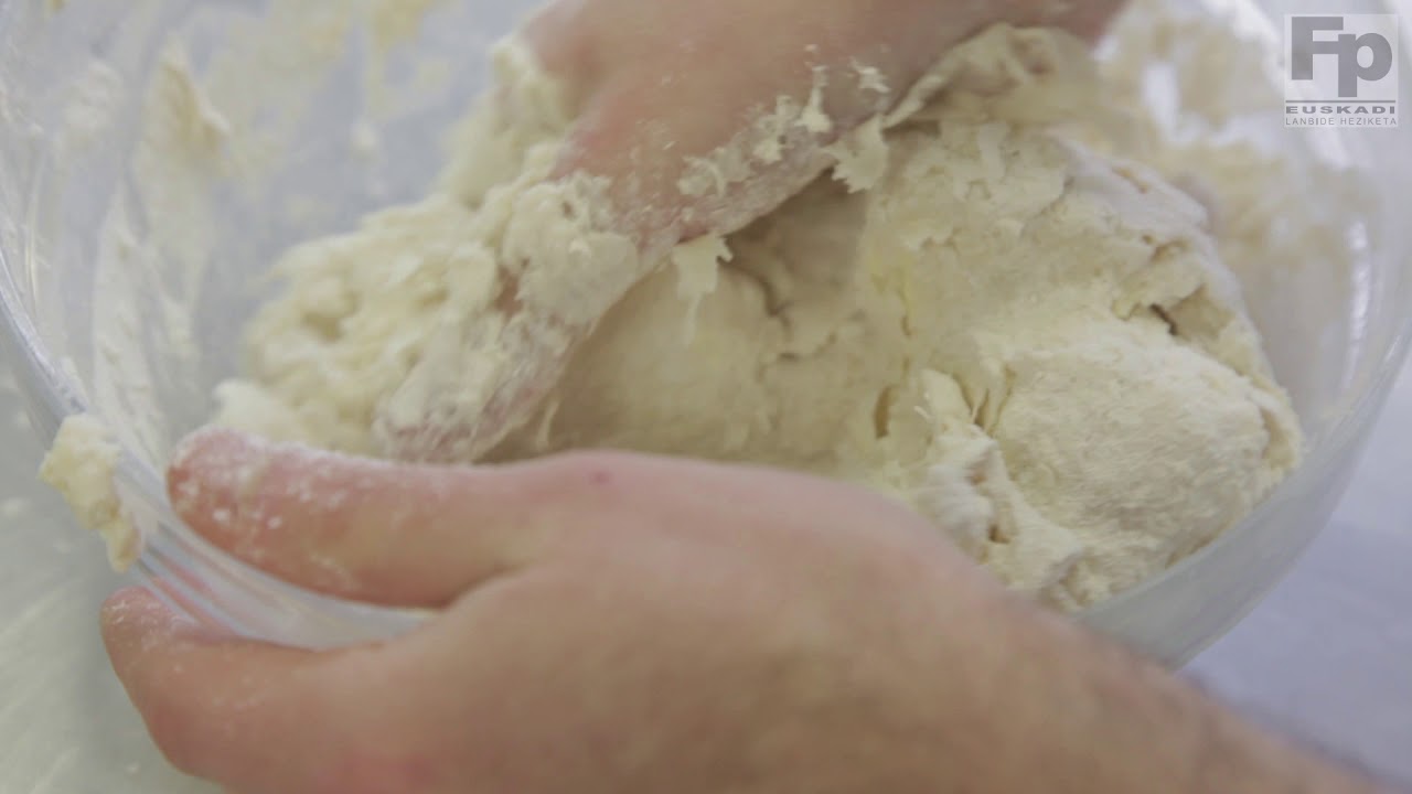 Plastón - Técnicas Pastelería y Panadería - YouTube