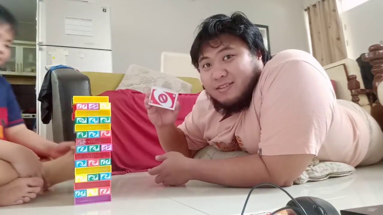 Family Time : Bermain Uno Stacko - YouTube