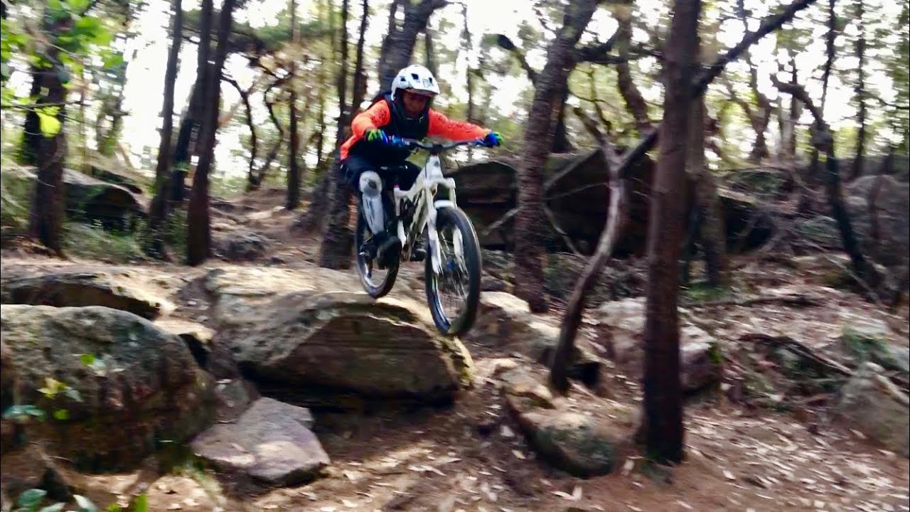 Hitting Drop Offs Westleigh H20 MTB Park. D and J Hitting MINI MOO for ...