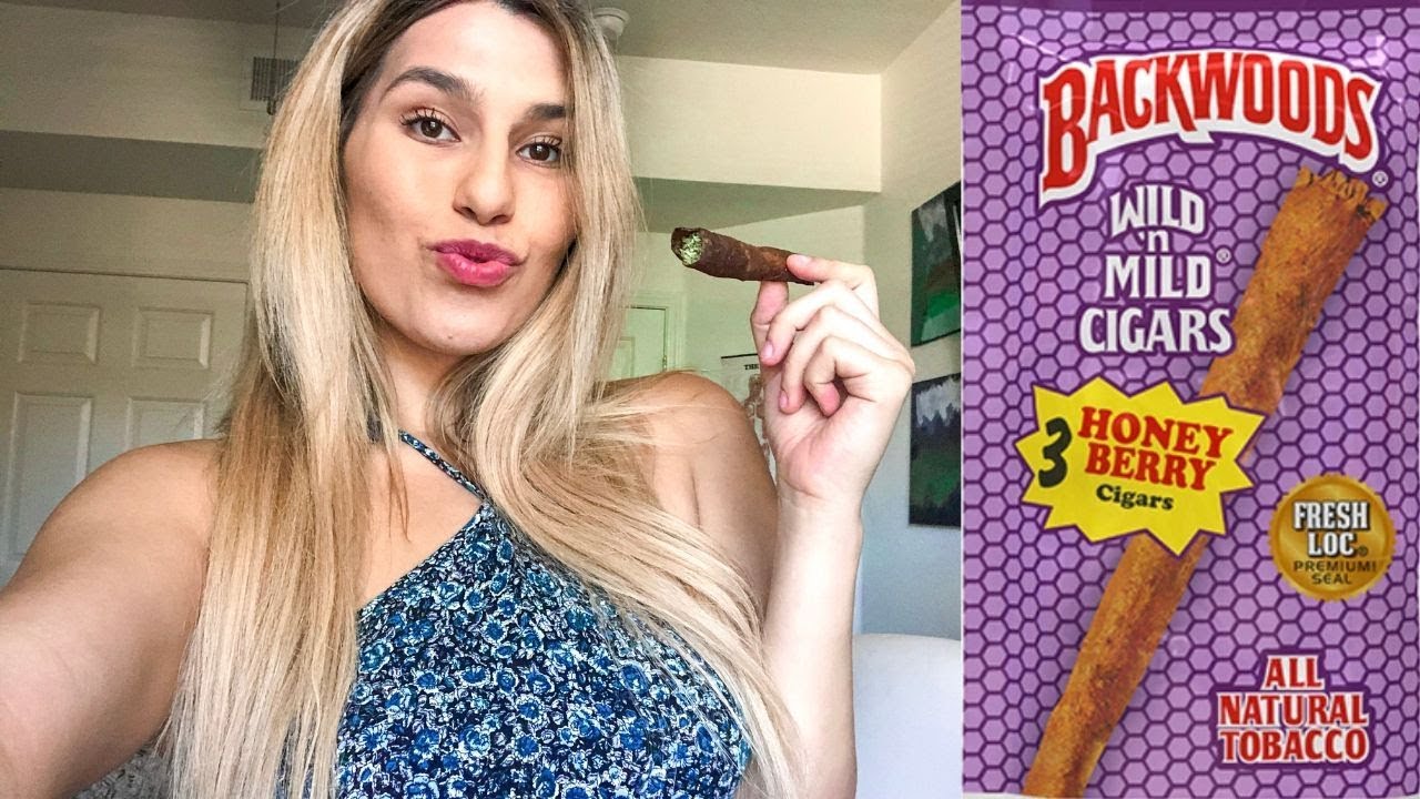 HOW TO ROLL A BACKWOOD - YouTube