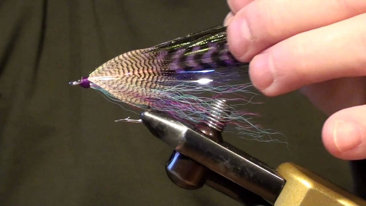 fly tying streamer video demo 2 - YouTube